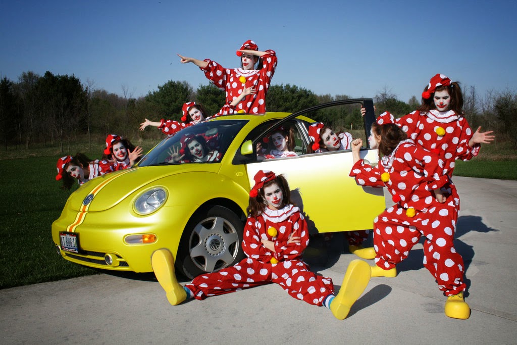 “A hundred clowns crammed into a Volkswagen” – The Annotated Gilmore Girls