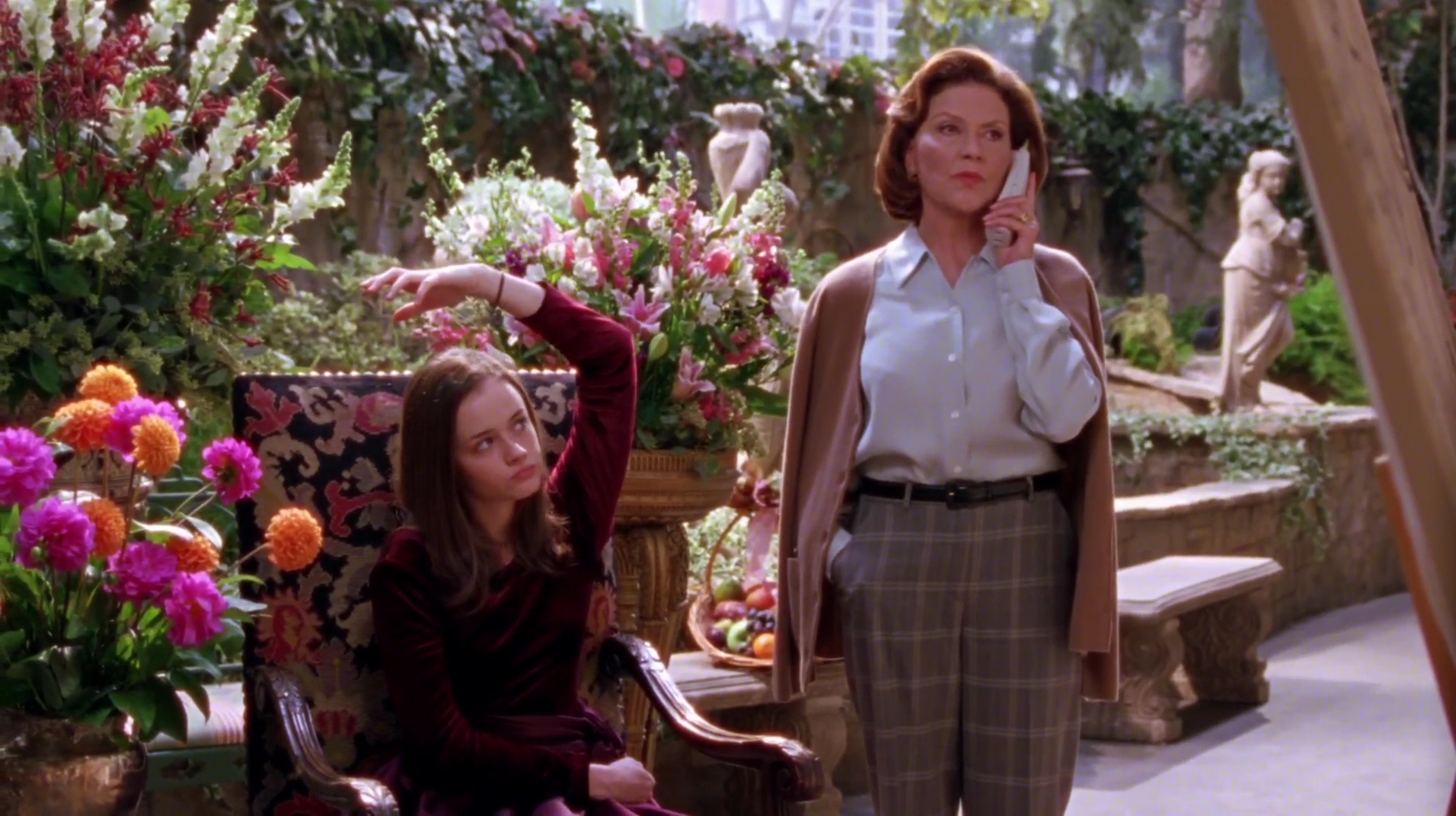 Rory Poses For Her Portrait – The Annotated Gilmore Girls