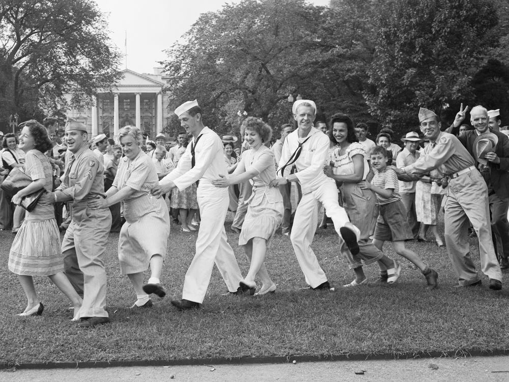 Fruit on Head, Conga Line – The Annotated Gilmore Girls