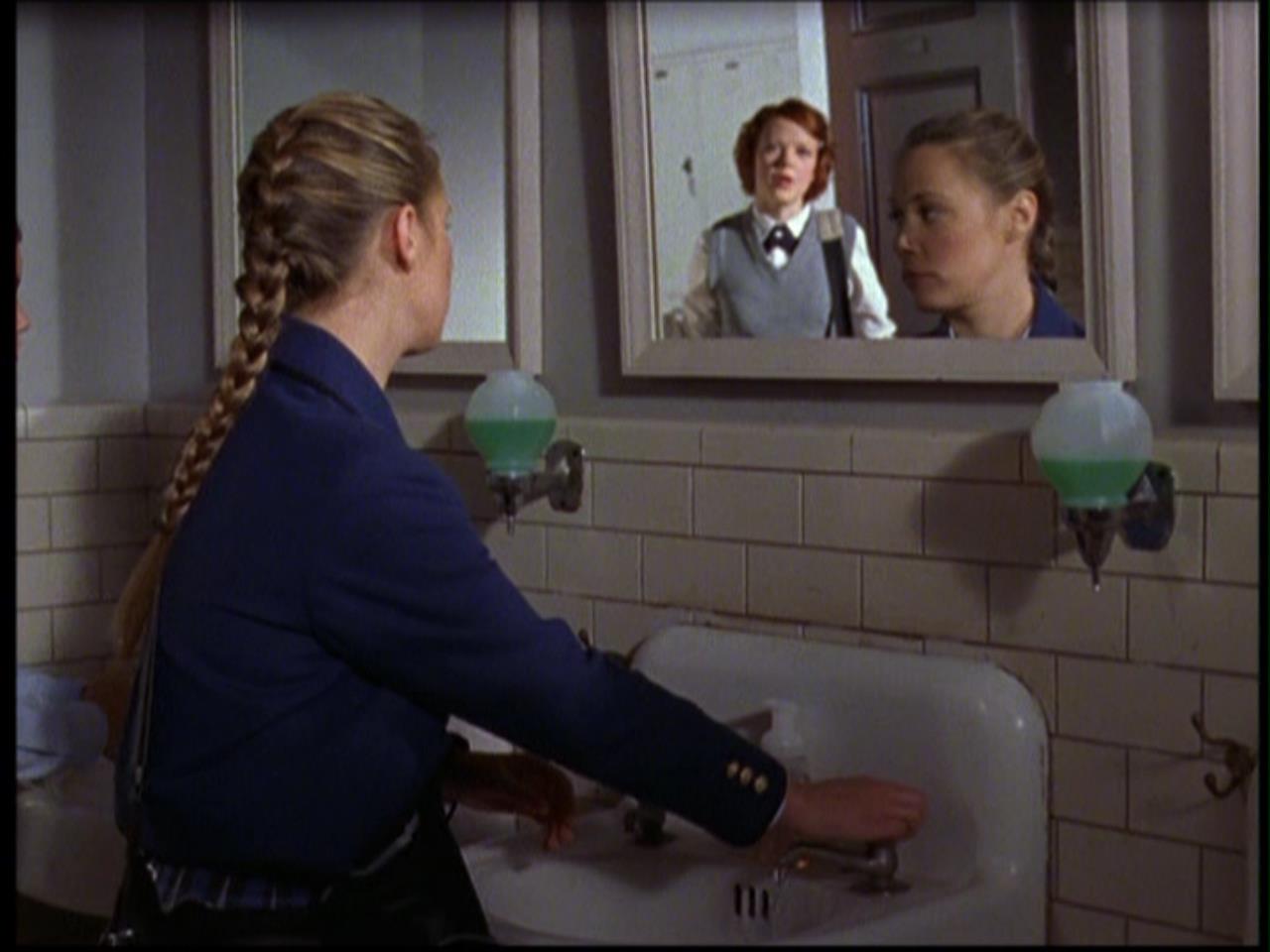 Hand washing – The Annotated Gilmore Girls