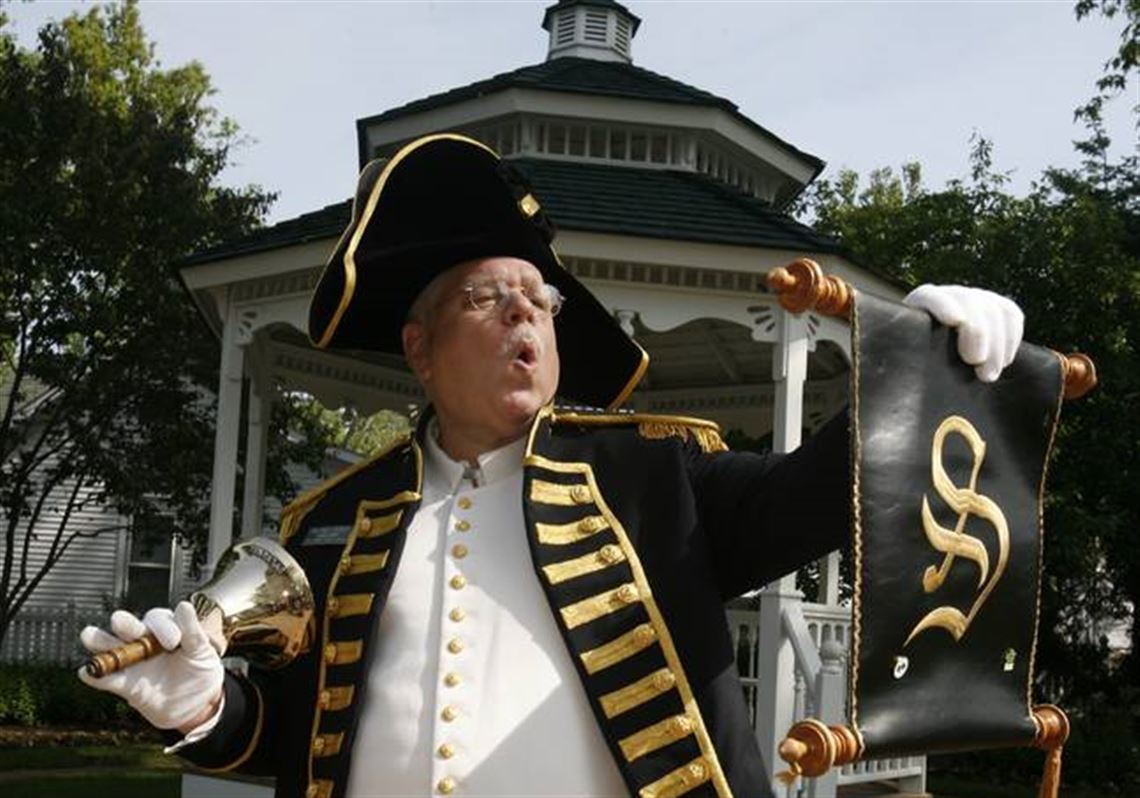 Town Crier – The Annotated Gilmore Girls